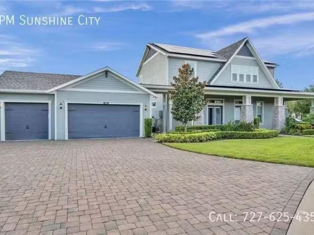 Spacious Corner Lot Home with Luxury Amenities in Fish Hawk We.