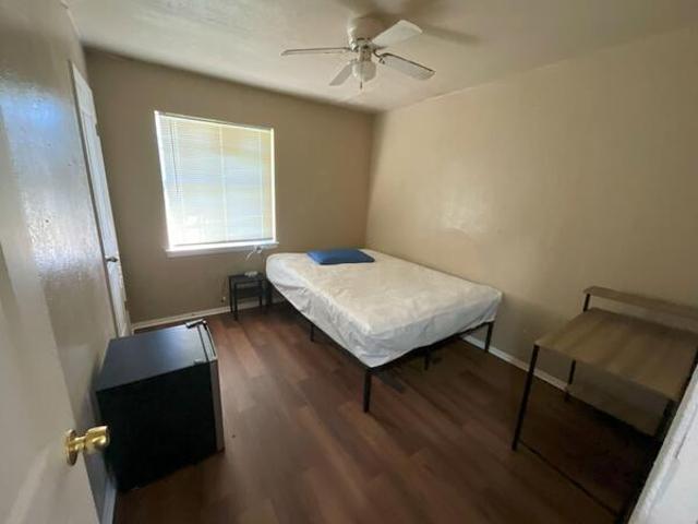 Spacious & Cozy Oak Cliff Living | Quiet Neighborhood Home with Room to Breathe • Comfortable Spaces • Relaxed, Easy Living in the Heart of Oak Cliff