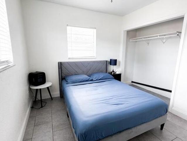 Spacious & Cozy Hollywood Home | All Utilities, Workspace, Parking, BBQ area & More!