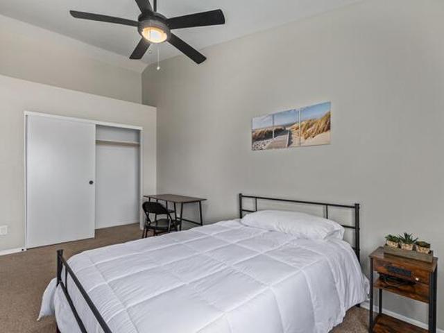 Spacious, Cozy Room in Clean Phoenix Home – Prime Location Near 91st Ave & Thomas! Close to Shopping, Dining, and Transit. Move In Ready, Act Fast!