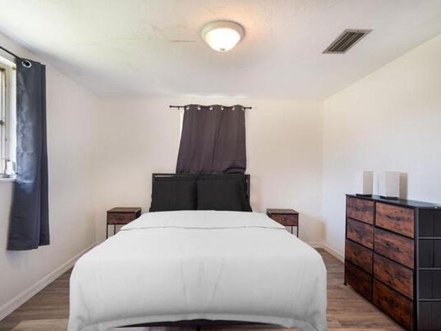 Spacious & Cozy Rooms 5 Mins from Hudson Beach