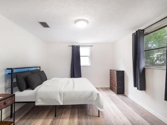 Spacious & Cozy Rooms 5 Mins from Hudson Beach