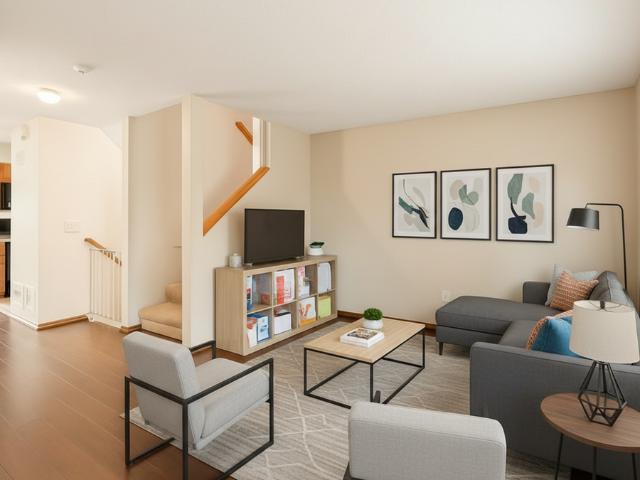 Spacious & Cozy 2 Bedroom Townhome in Apple Valley – 15531 Flyboat Ln