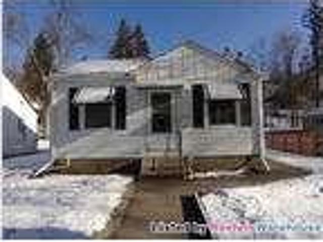 Spacious & Clean 2 Bedroom 1 Bath Home in Northeast Minneapolis