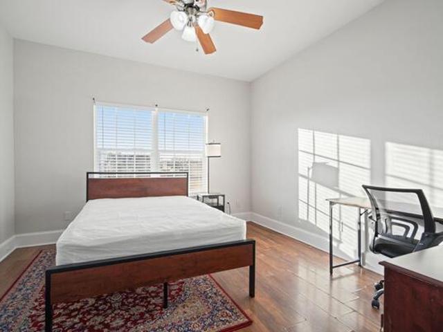 Spacious Dallas Property Comfortable home close to public transportation and highways!