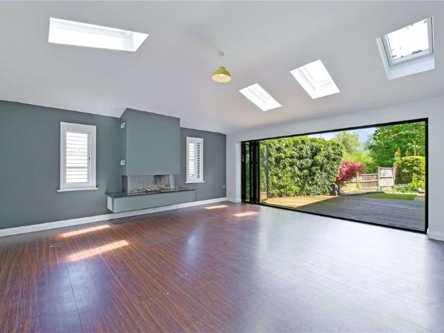 Spacious detached family home with large garden, studio and impressive open plan living