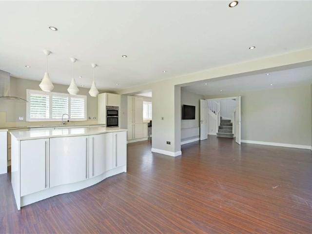 Spacious detached family home with large garden, studio and impressive open plan living