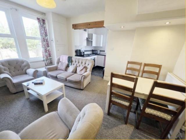 Spacious detached house to let — Winton, BH9. Flex