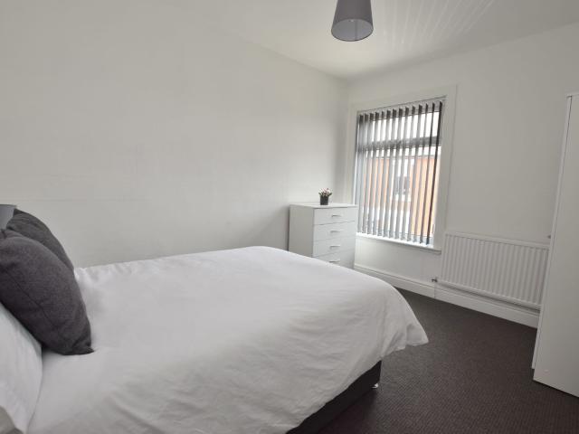 Spacious Double Bedroom to Let – Howe Street, Derbyshire