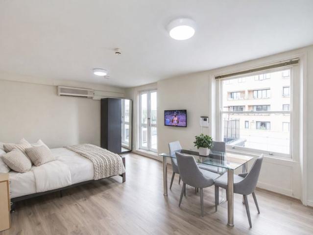 Spacious Double Studio with AC & Lift near IC