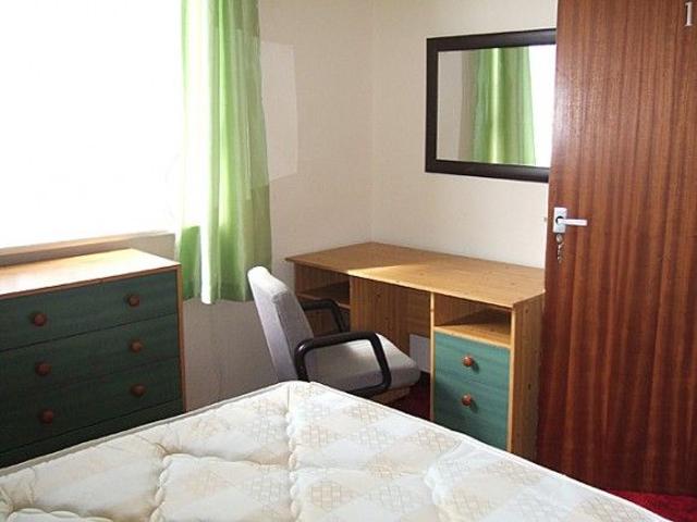 Spacious double room 3 bed house 1min walk from Fusehill St Campus