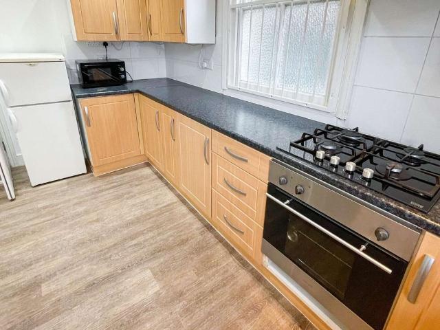Spacious Double Room to Rent in Golders Green Room 1B