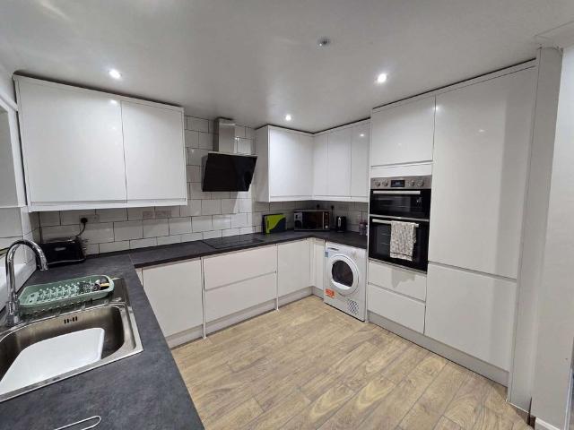 Spacious Double Room Available – Golden Triangle, Norwich Room 6
