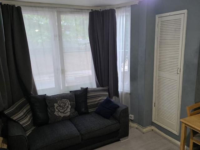 Spacious Double Room for Rent in Peckham SE5!