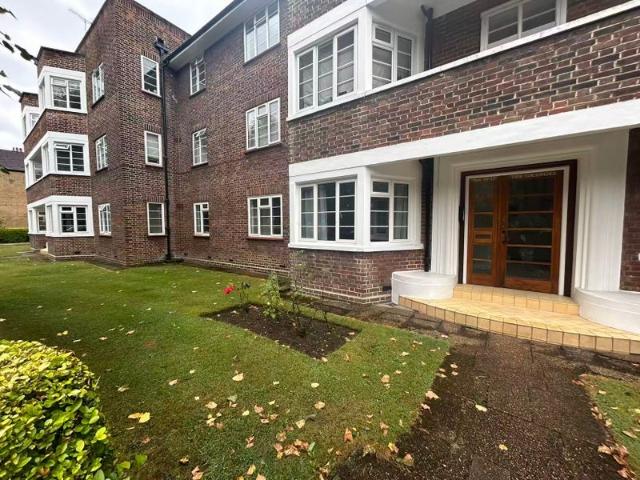 Spacious Double Room in Chiswick Park