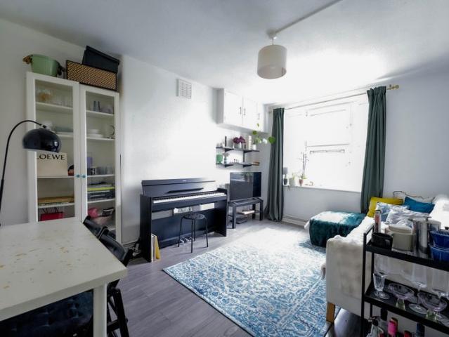 Spacious Double Rooms in the Heart of Stokey