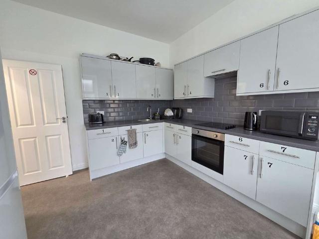 Spacious Double Rooms Newly Refurbished Room 6