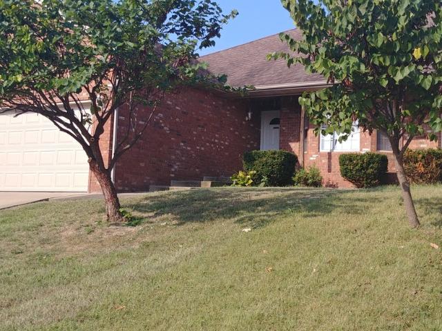 Spacious Duplex in the heart of Ozark