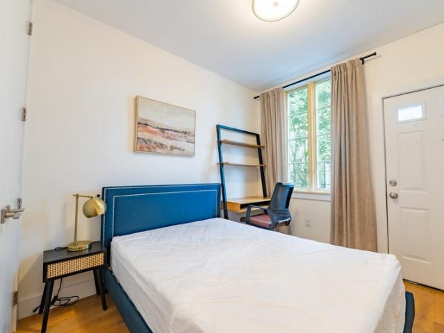 Spacious East Harlem Room near Central Park