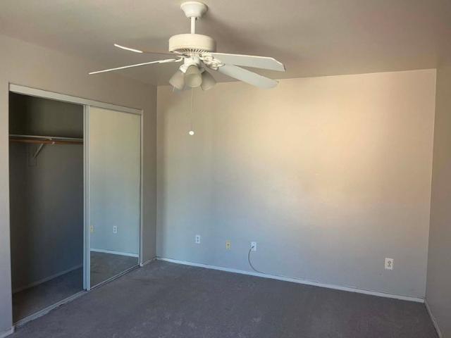 Spacious En Suite Bedroom with Private Bathroom i