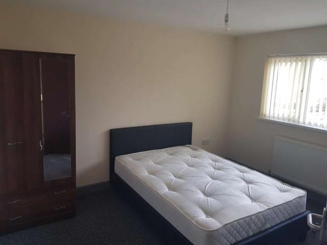 SPACIOUS EN SUITE HOUSESHARE NEAR NEW CROSS HOSPITAL Room 6