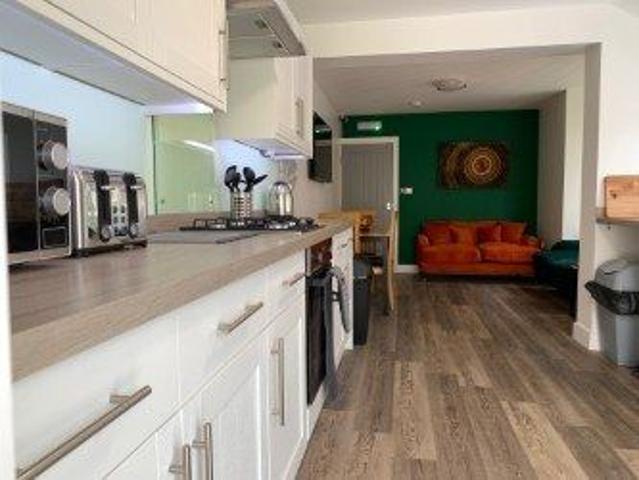 Spacious En Suite Room Available – Ainslie Street, Grimsby