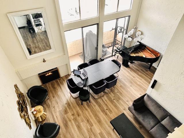 Spacious Encino Penthouse Room Available