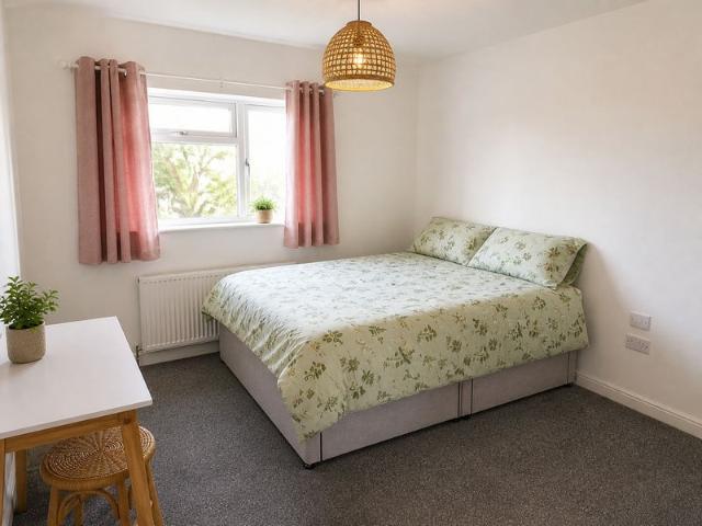 Spacious Ensuite Double Room in Brand New Home