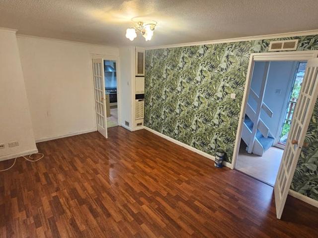 Spacious Family Home near School & Amenities