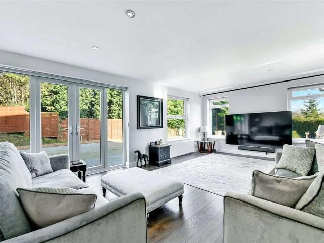 Spacious family home offering flexible accommodation, conveniently located in the popular town of Gerrards Cross