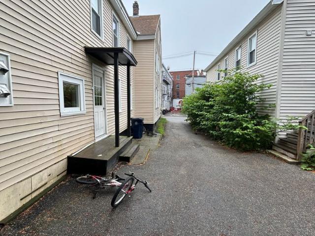 Spacious first floor 1 bedroom apartment with HEAT/HOT WATER included, now available