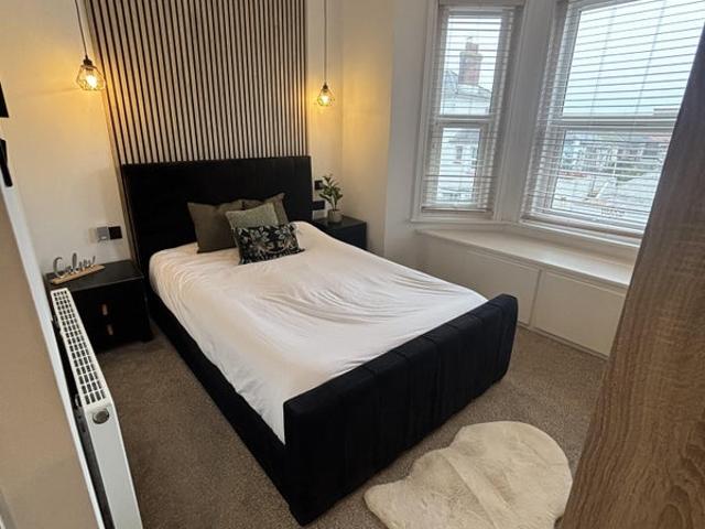 Spacious first floor studio all bills