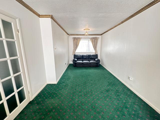 Spacious Five Bedroom Extended Family Home in Luton