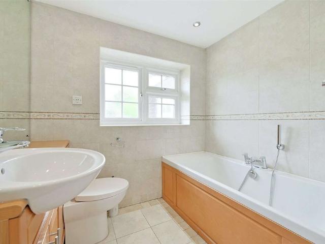 Spacious five bedroom family home with stunning open plan living and large private garden