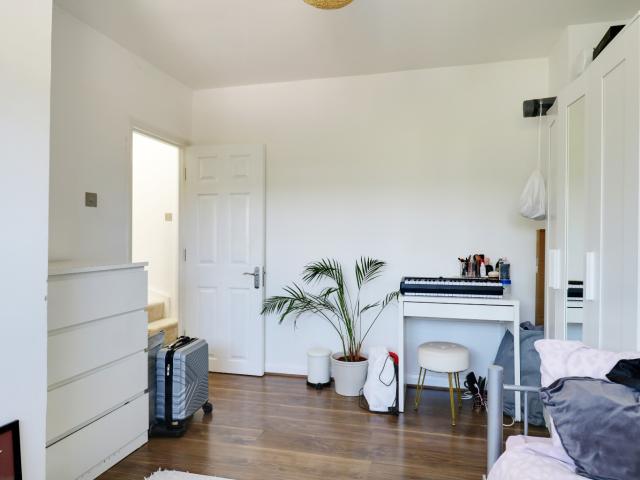 Spacious Four Bedroom Family Home in Alverstone Gardens, New Eltham