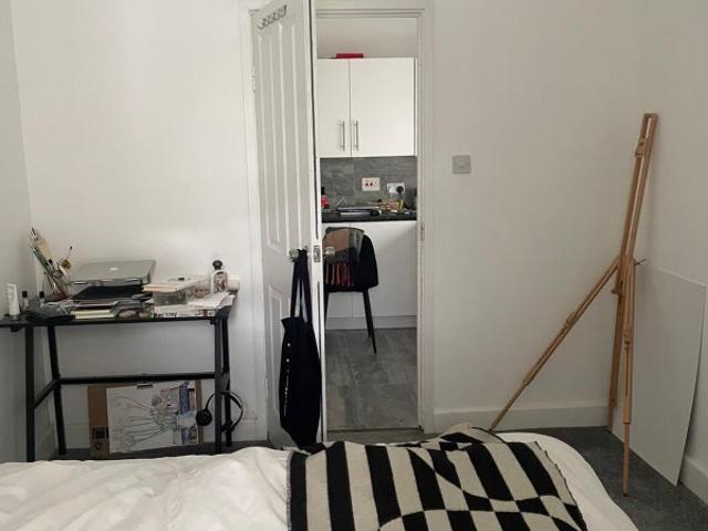 Spacious Flat Modern All Bills Included