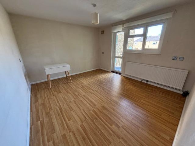 Spacious Flat in South Ealing
