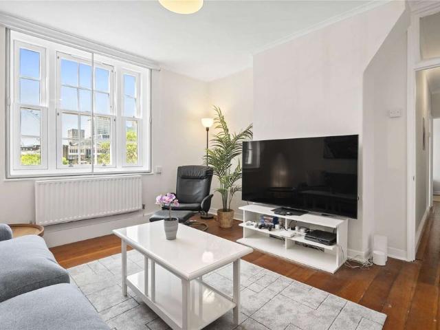 Spacious fully furnished two double bedroom apartment situated in a fantastic location by Waterloo Station
