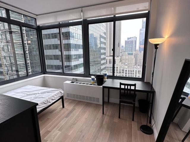 Spacious Furnished Bedroom in The Heights No Fee