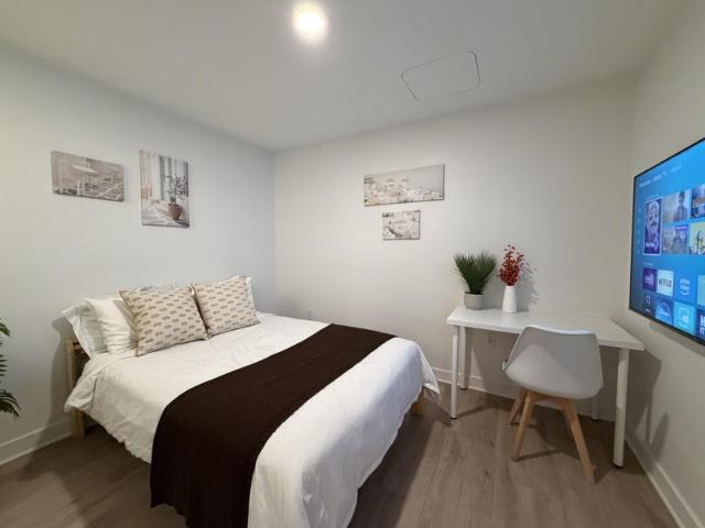 Spacious Furnished Deluxe Room at The Clifton
