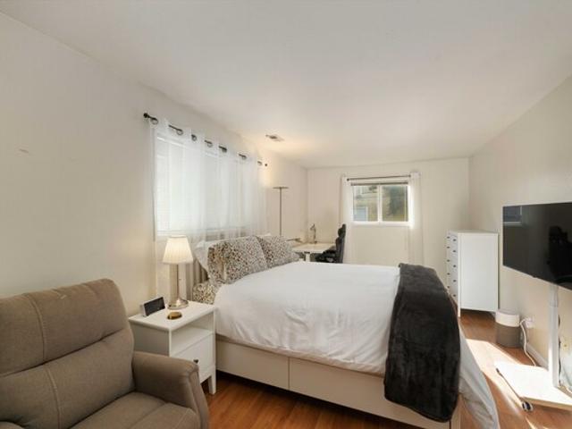 Spacious furnished room in SE Portland $1,100/month including utilities