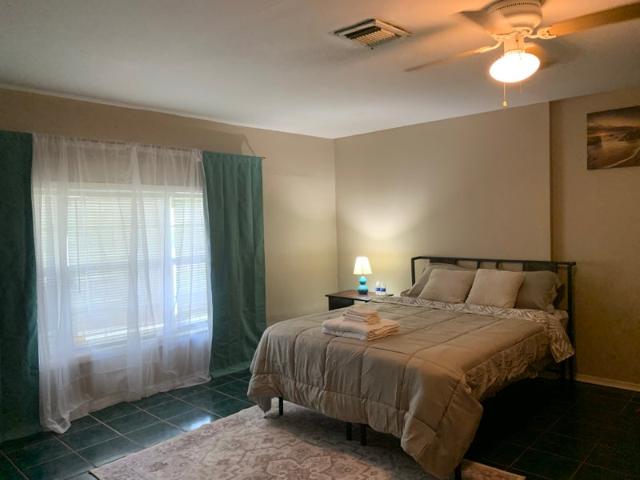 Spacious Furnished Room Near Downtown Houston
