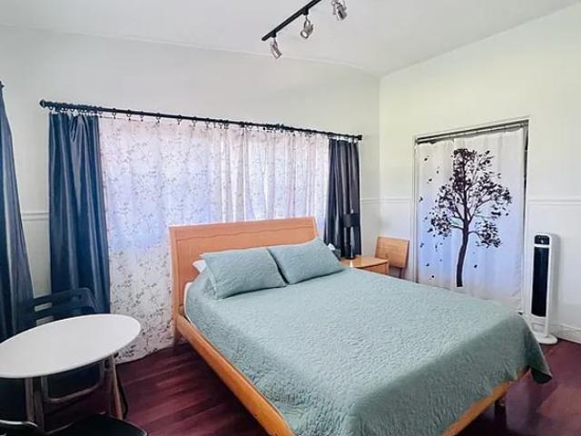 Spacious Furnished Room – Private Bath & Fast WiFi