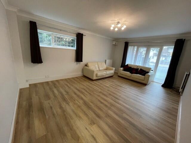 SPACIOUS GROUND FLOOR APARTMENT TO. 2 bed flat to rent £1,650 pcm £381 pw