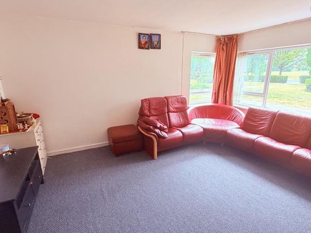 Spacious Ground Floor Flat Wembley