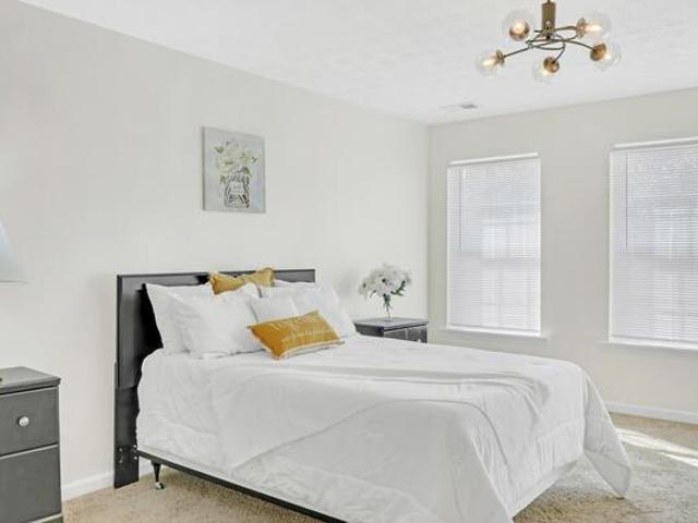 Spacious & high quality Ellenwood House with a great front porch and a serene backyard
