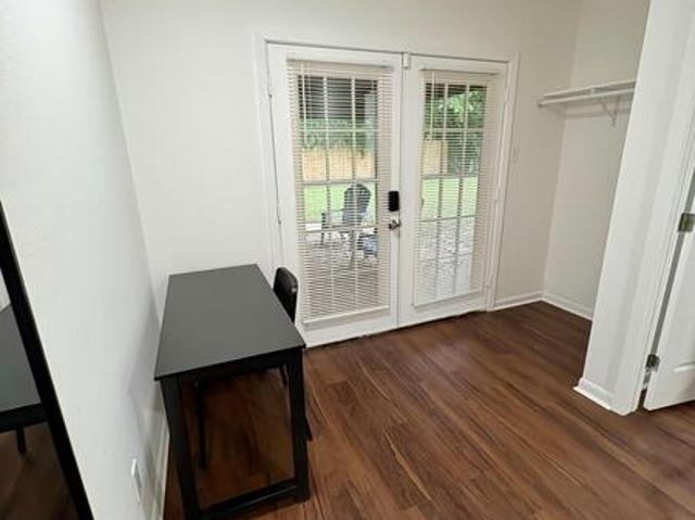 Spacious Home in N. Houston! 6 Bed/2.5 Bath! 5 min to Shopping Center | 6 min walk to bus stop!