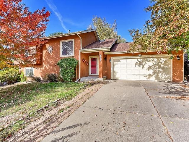 SPACIOUS home located in D 20!