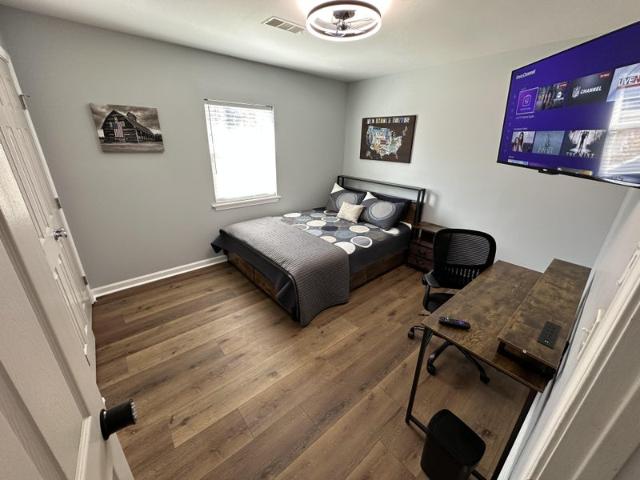 Spacious home, Upgraded Amenities, Extremely Clean