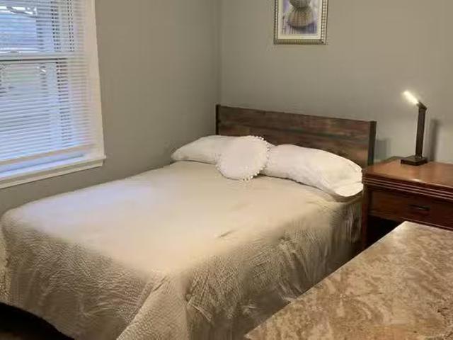 Spacious Home with 2 Fridges! id. 9657